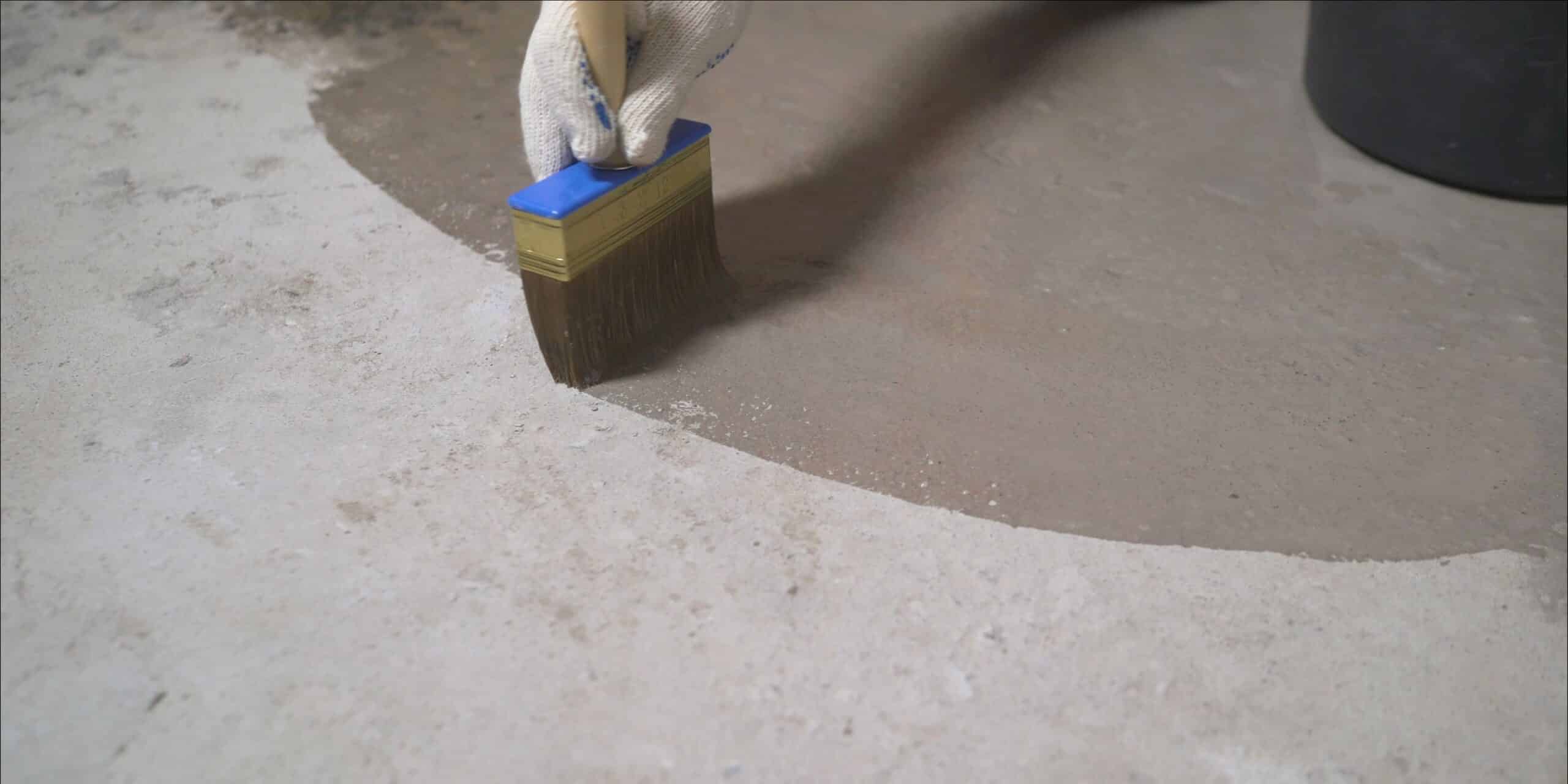 Epoxy vloer zelf gieten: stappenplan & prijzen [Overzicht]